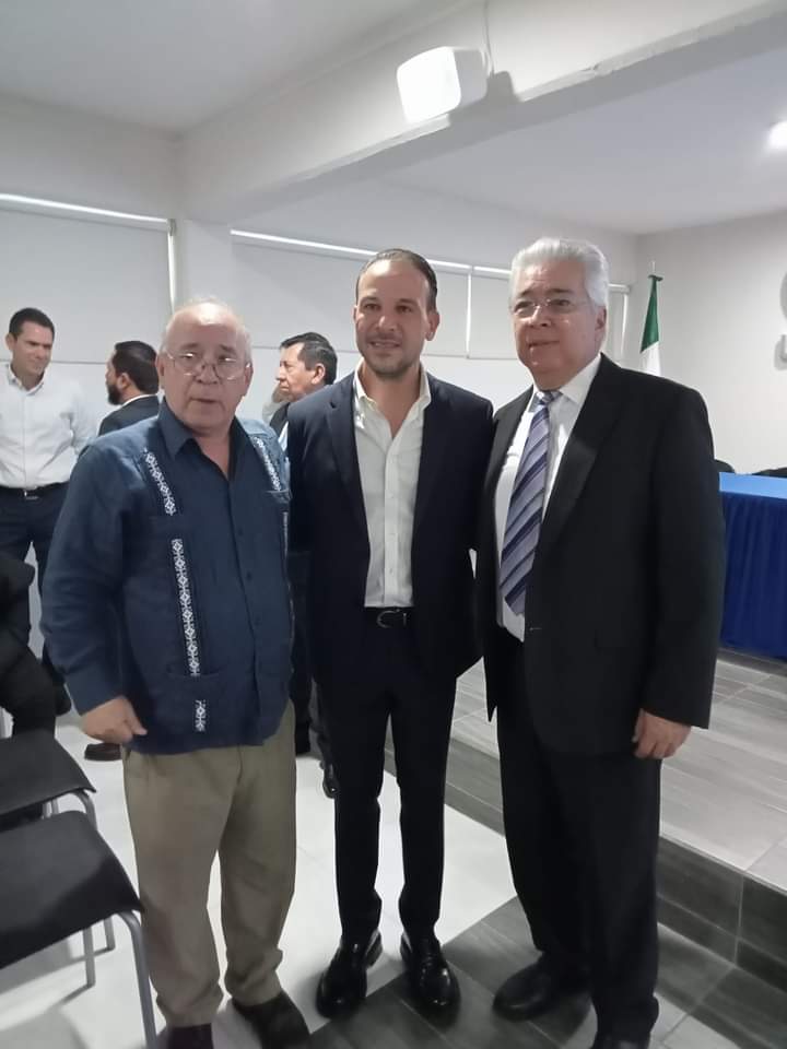 El rector del Centro de Estudios Veracruz (CEV), maestro Raúl Velázquez ...