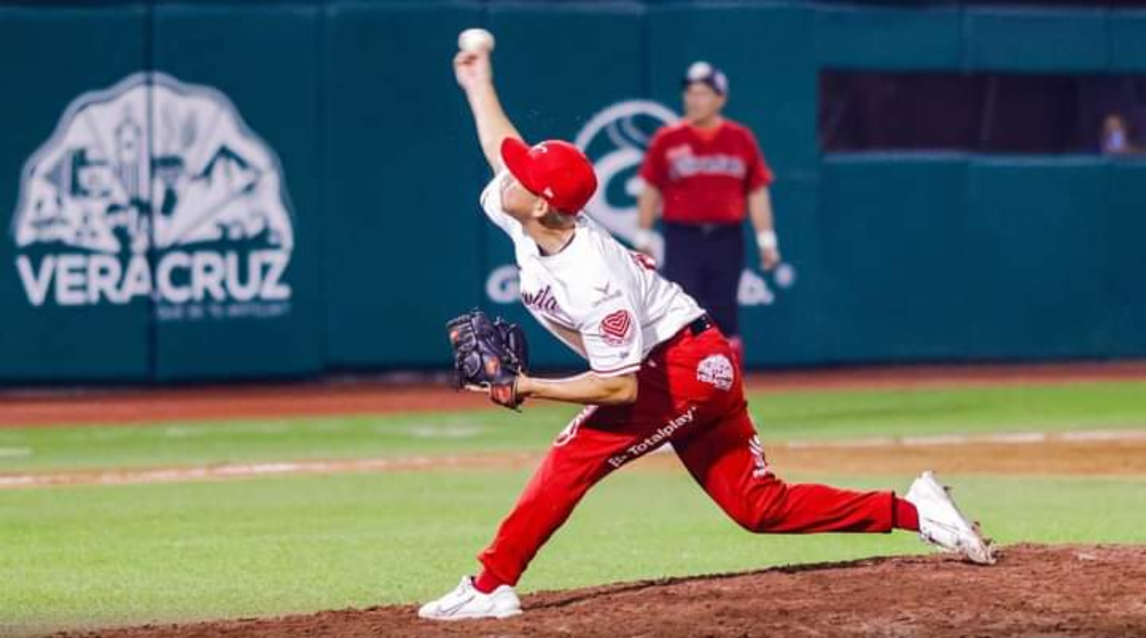 Debuta el pitcher veracruzano Uriel Ferman con El Águila de Veracruz ...