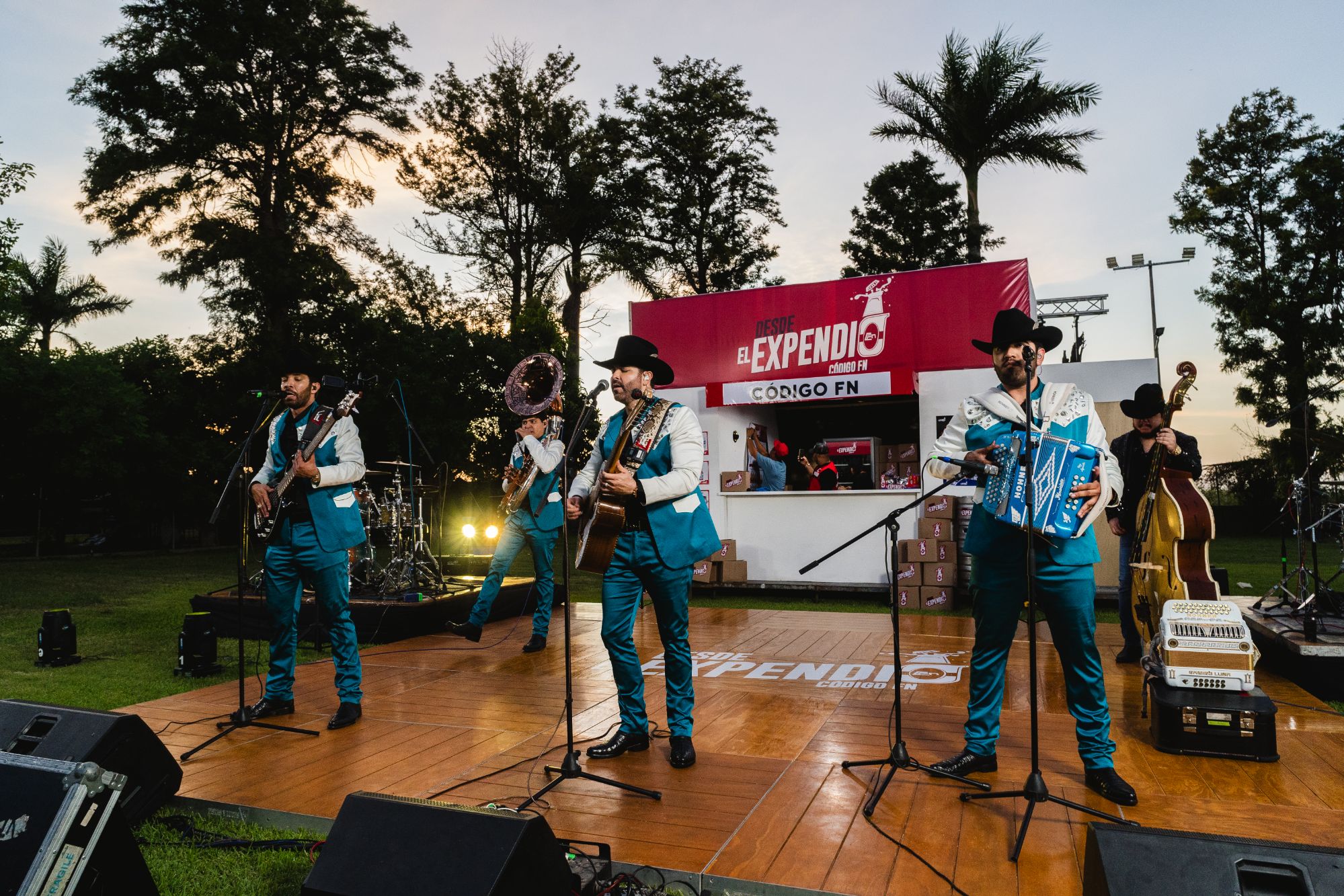 Código FN celebra sus raíces con Desde el Expendio, su nuevo álbum en ...