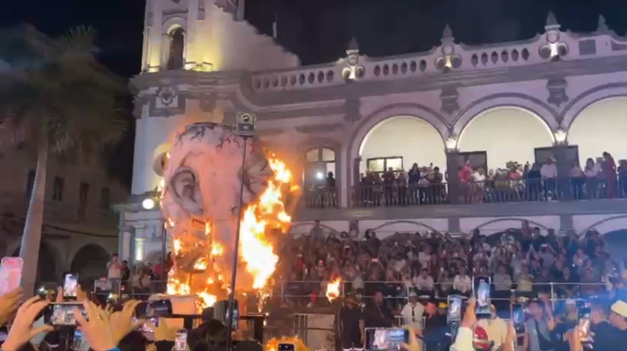 Carnaval de Veracruz 2026 : Quema del Mal Humor prende la fiesta con ...